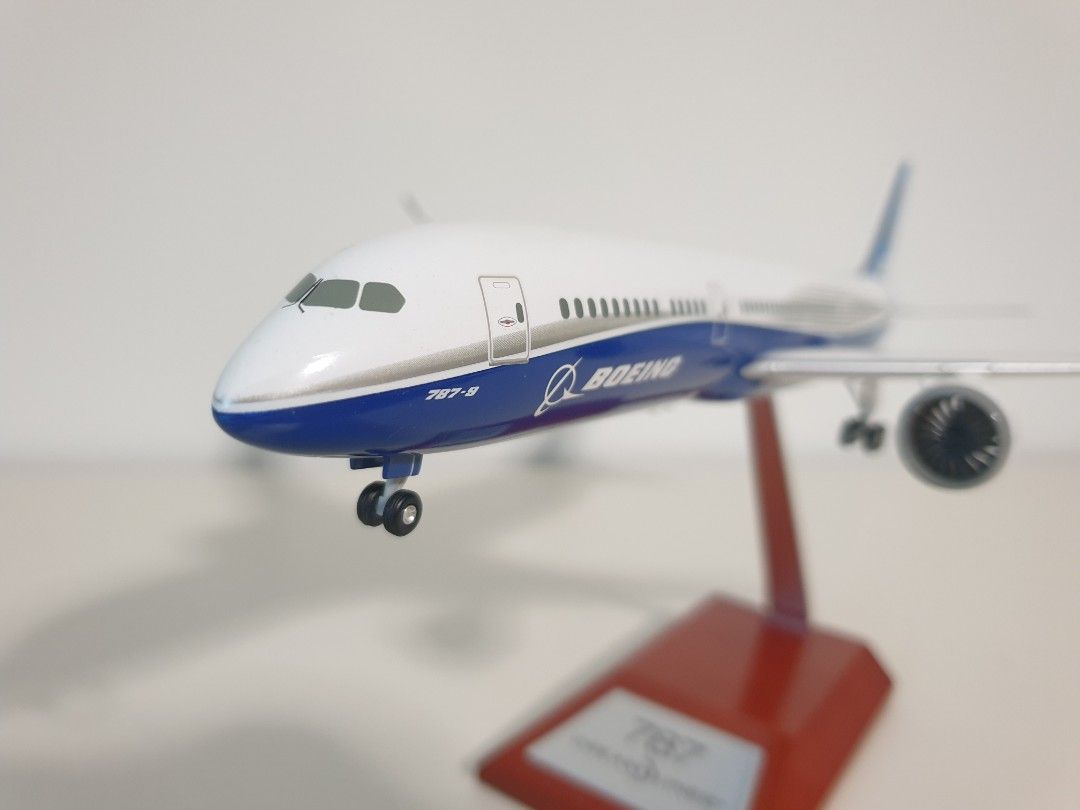 1:200 Boeing B787-9 Dreamliner Model, Hobbies & Toys, Toys & Games on ...