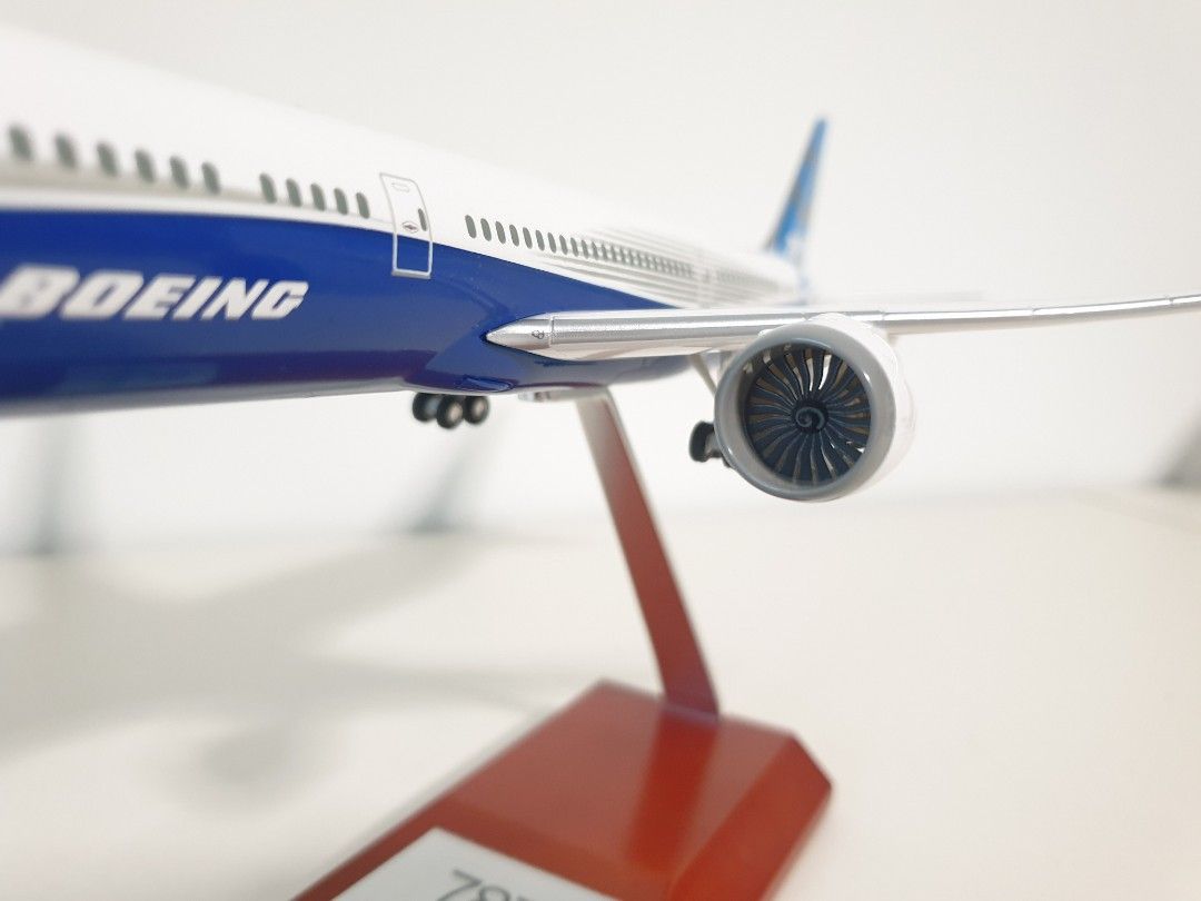 1:200 Boeing B787-9 Dreamliner Model, Hobbies & Toys, Toys & Games on ...