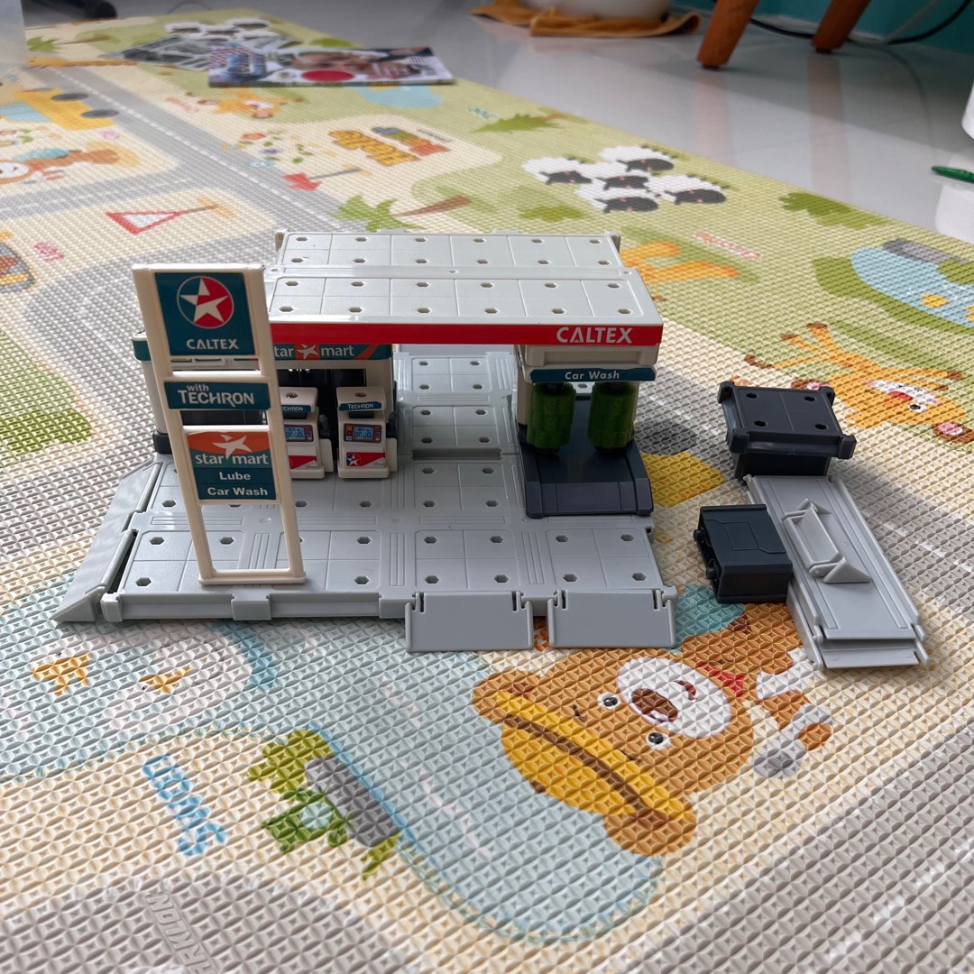 Caltex Tomica Petrol Station, Hobbies & Toys, Toys & Games on Carousell