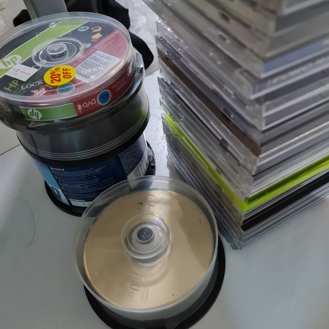 CDs and casing, Hobbies & Toys, Music & Media, CDs & DVDs on Carousell