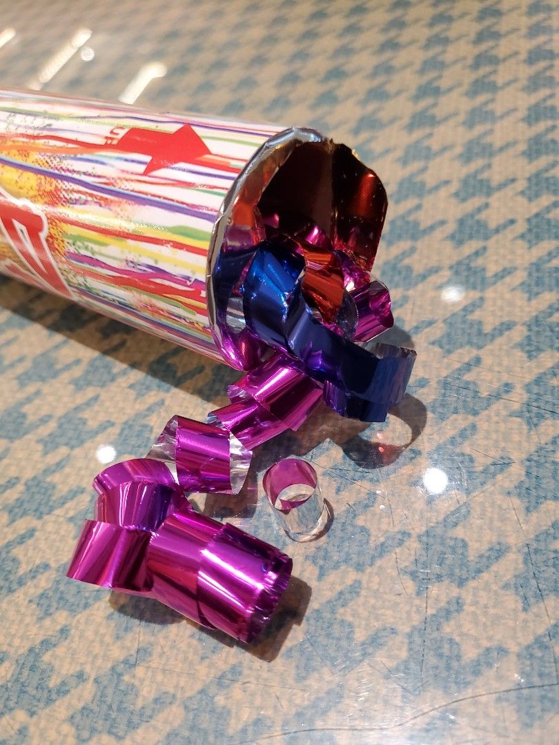 8 tubes of Confetti Cannon, Hobbies & Toys, Stationery & Craft ...