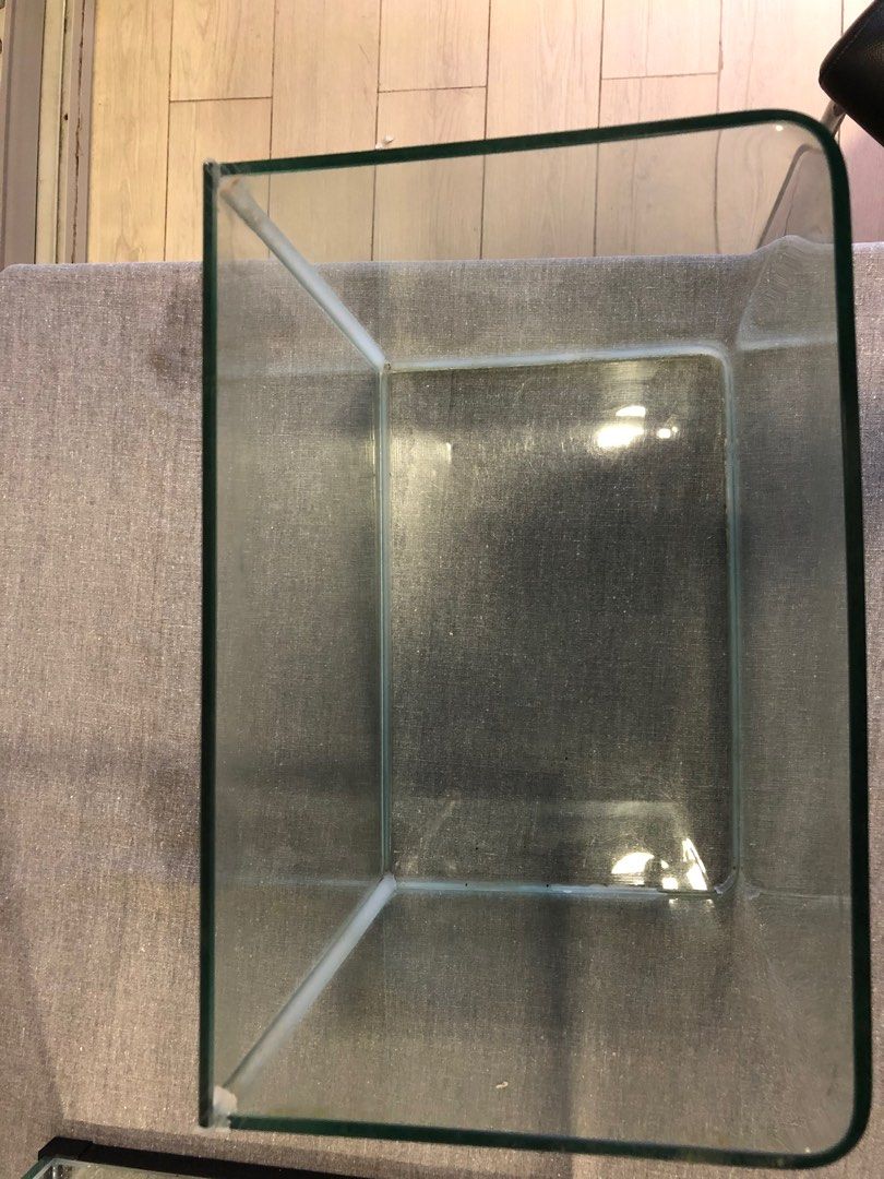 Curve Fish tank 30 x 20 x 25cm (h), Pet Supplies, Homes & Other Pet ...