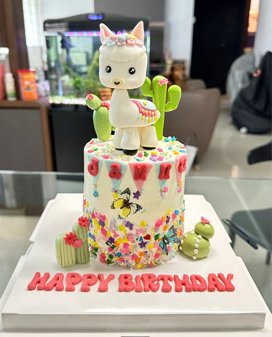 Customized cake, Food & Drinks, Homemade Bakes on Carousell