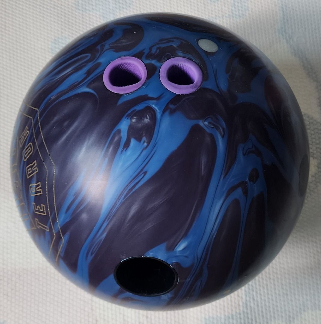 DV8 Terror Bowling Ball - 15lbs (Asym Core for Med-Heavy Oil), Sports ...