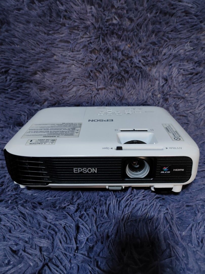 EPSON EB-X04 BRAND NEW PROJECTOR, TV & Home Appliances, TV & Entertainment, Projectors on Carousell