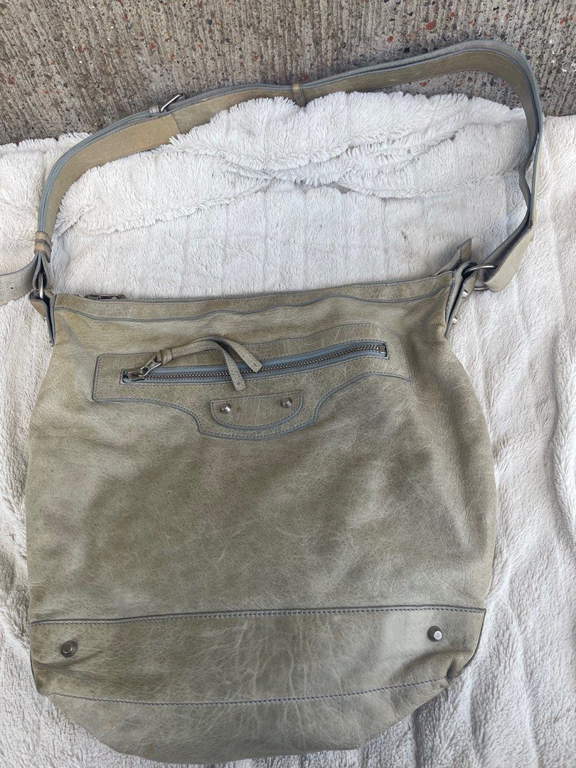 hobo balenciaga, Luxury, Bags & Wallets on Carousell