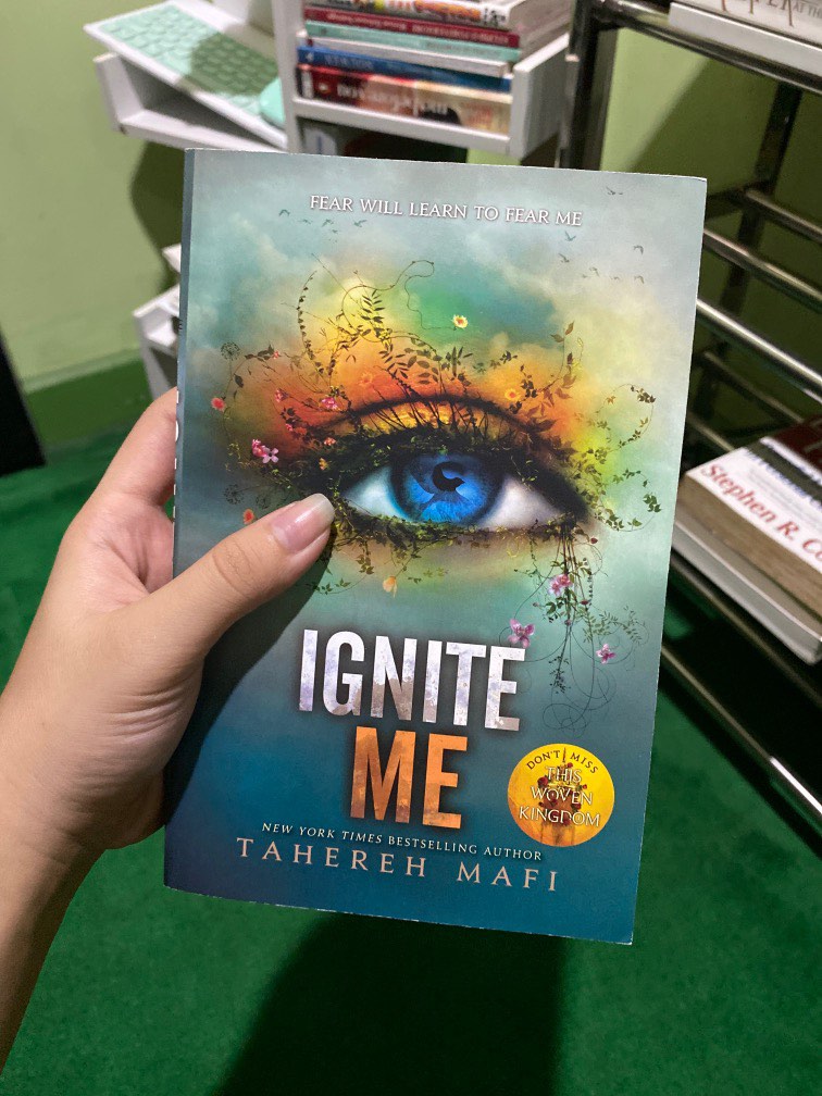 Ignite Me (Shatter Me series), Hobbies & Toys, Books & Magazines ...