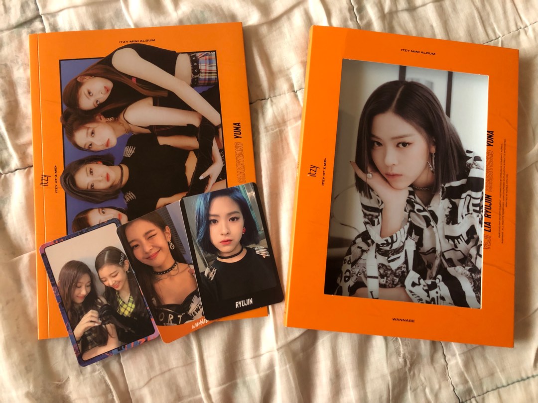 ITZY ITZ ME Complete Inclusion + Extra Pc, Hobbies & Toys, Memorabilia ...