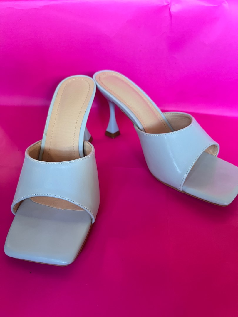Minimalist Low Inch Heels size 7-8, Women's Fashion, Footwear, Heels on ...