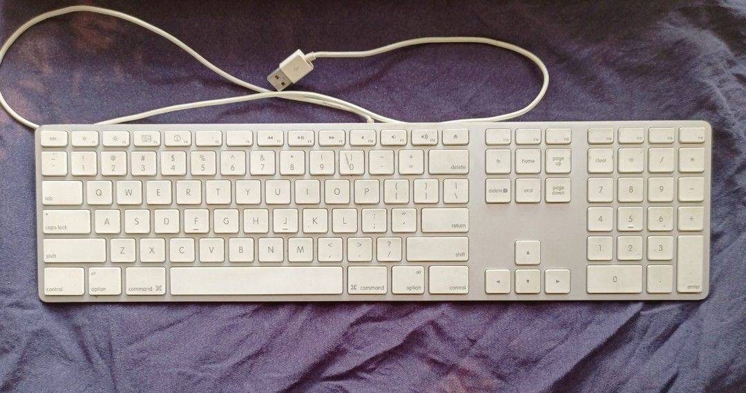 Original Apple wire keyboard, Computers & Tech, Parts & Accessories ...