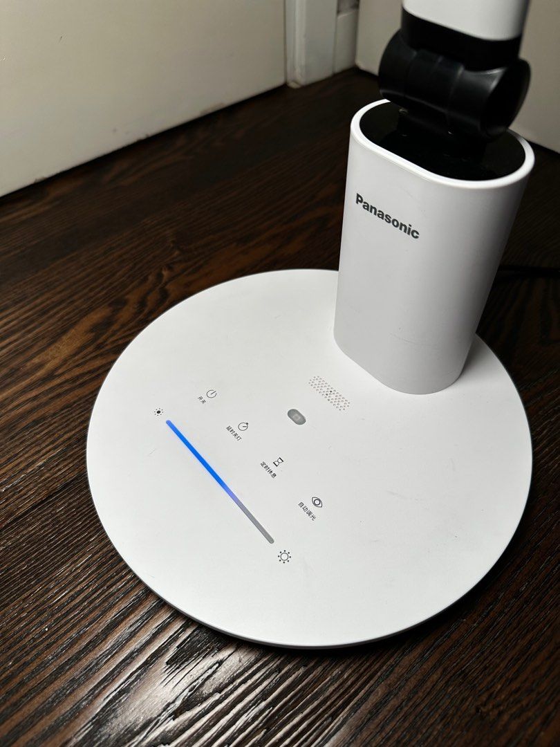 Panasonic Desk Lamp led枱燈 兒童護眼閱讀枱燈 做功課必備, 傢俬＆家居, 燈飾及風扇, 燈飾 - Carousell