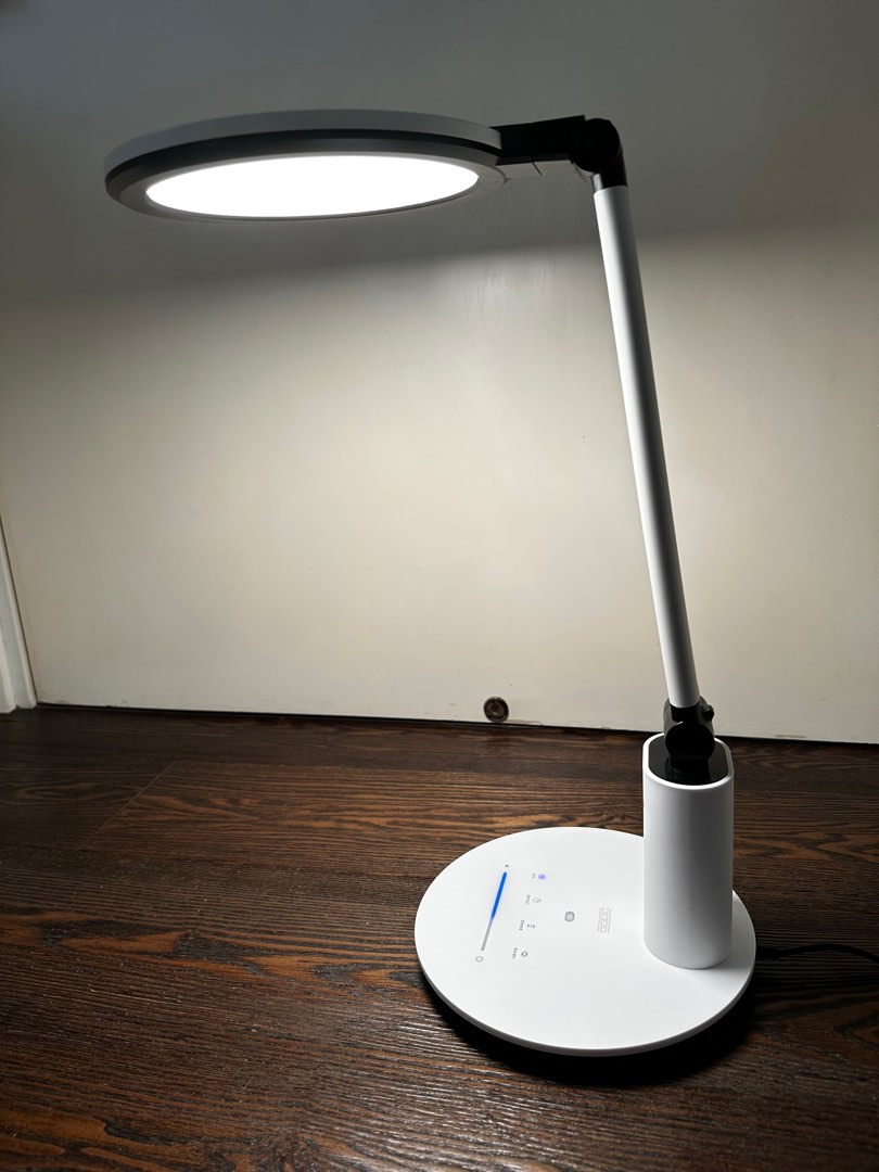 Panasonic Desk Lamp led枱燈 兒童護眼閱讀枱燈 做功課必備, 傢俬＆家居, 燈飾及風扇, 燈飾 - Carousell
