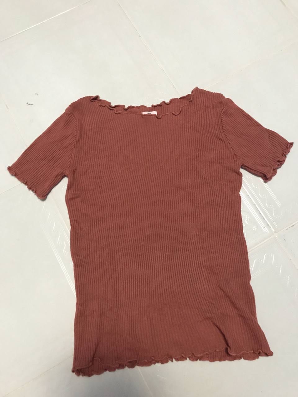 rust ribbed scallop hem top, Women's Fashion, Tops, Shirts on Carousell