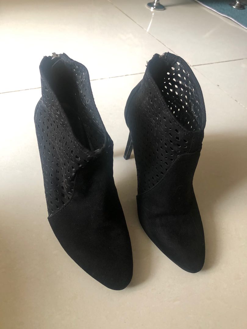 Sepatu boot Zara, Fesyen Wanita, Sepatu di Carousell