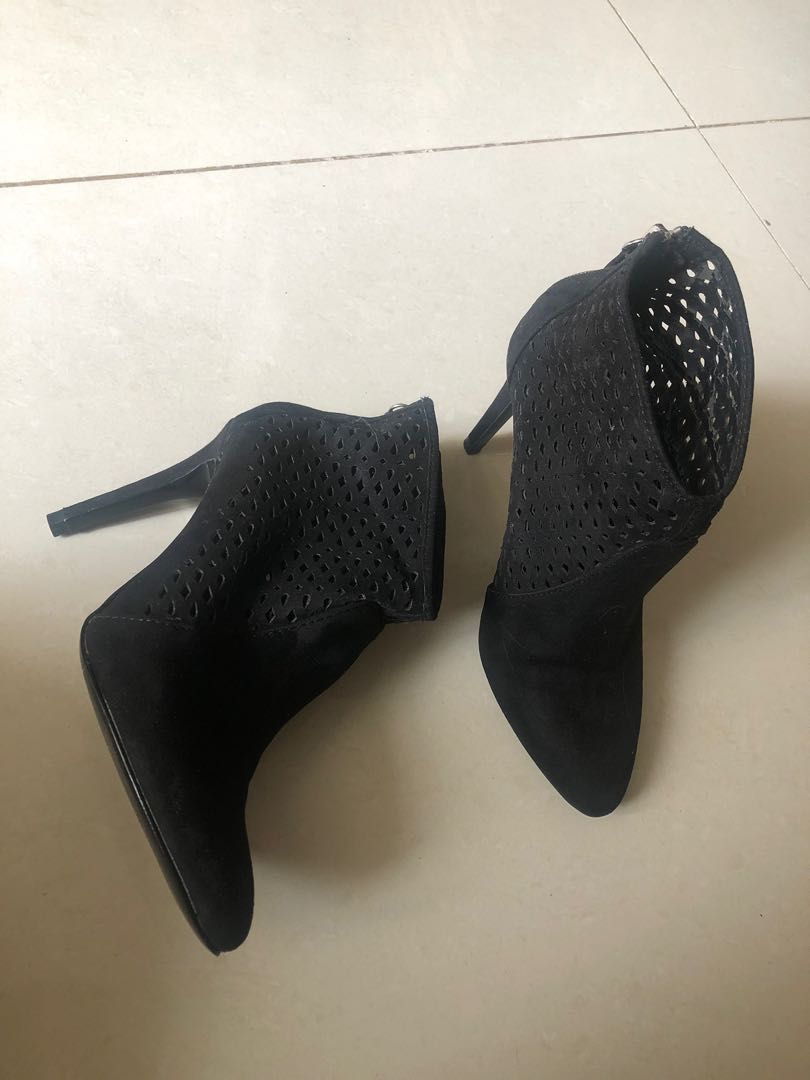 Sepatu boot Zara, Fesyen Wanita, Sepatu di Carousell