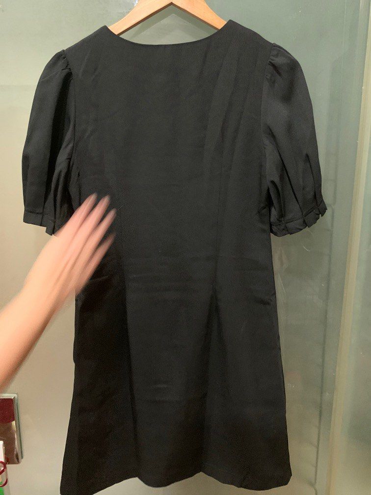 Slight puffy arm dress (black), Women's Fashion, Dresses & Sets ...