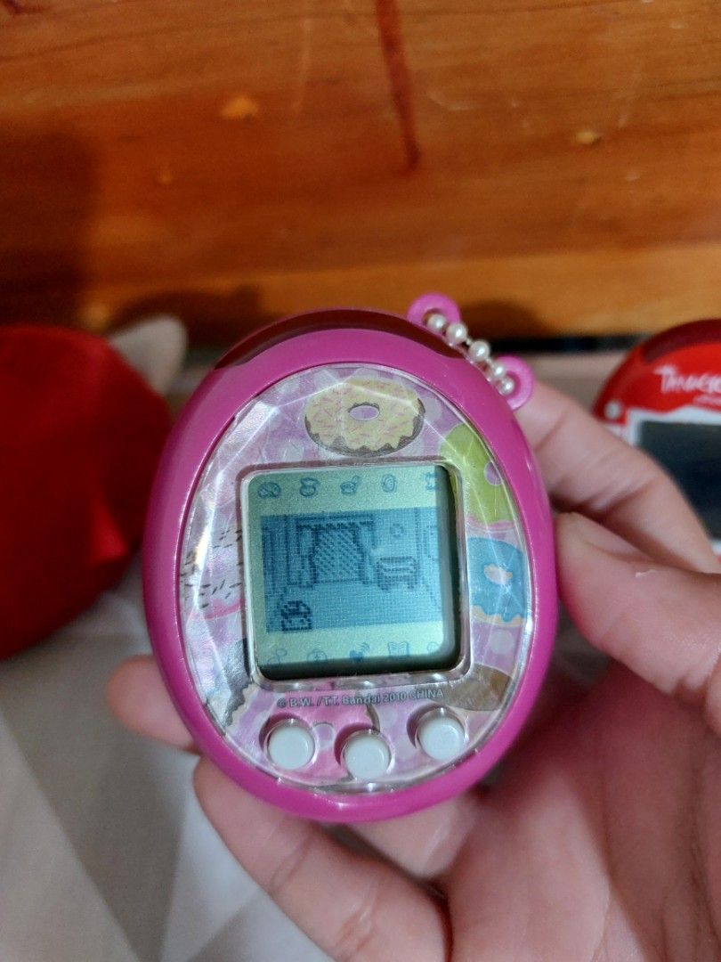 Tamagotchi TamaTown Tama-Go/V7 with Kuchipatchi Figure, Hobbies & Toys ...