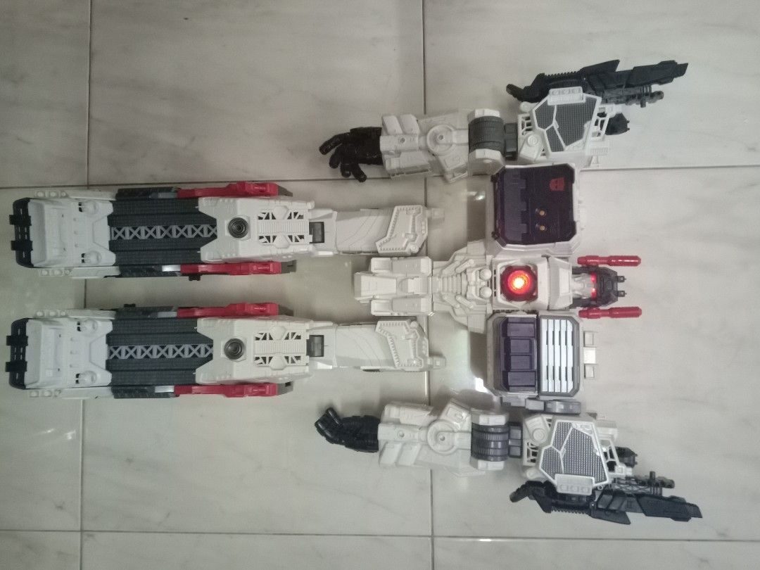 Transformers hasbro metroplex, Hobbies & Toys, Toys & Games on Carousell