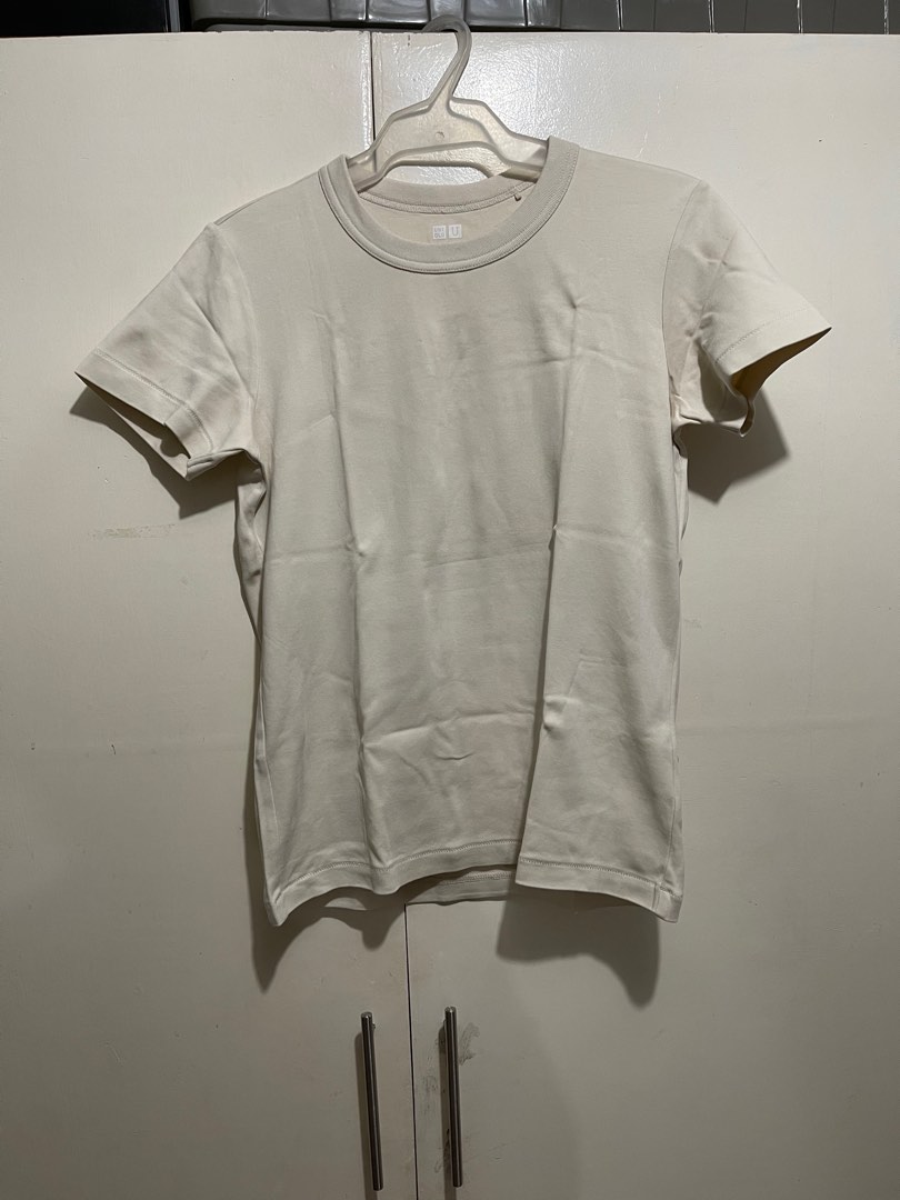 Uniqlo Basic Tee, Women's Fashion, Tops, Shirts on Carousell