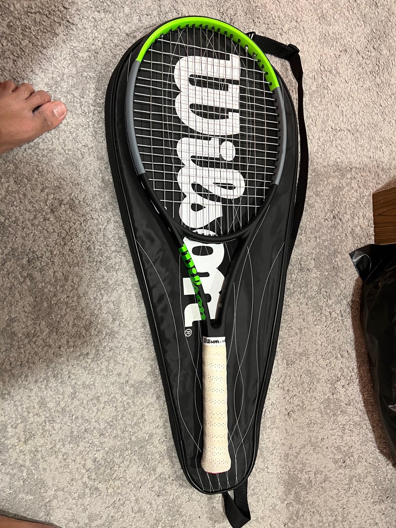 Wilson Blade 98 v7 16x19 L2 Tennis Racket, Sports Equipment, Sports ...