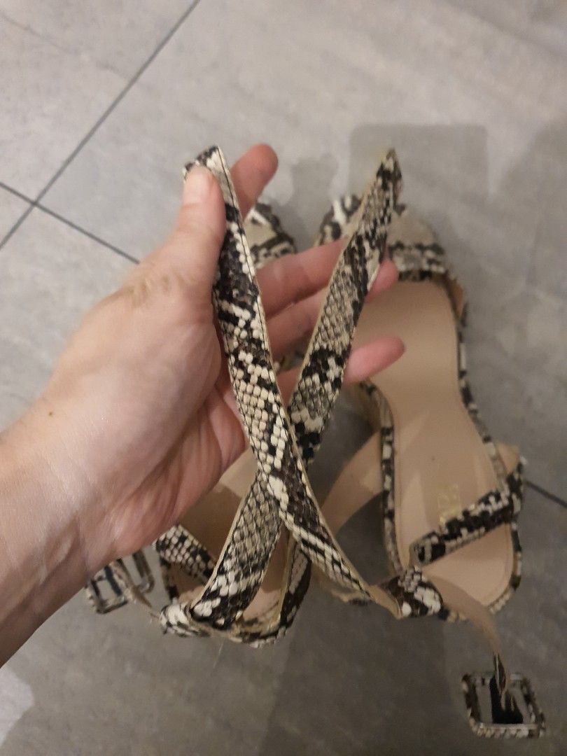 Zara classy snake print wedges, Women's Fashion, Footwear, Wedges on ...