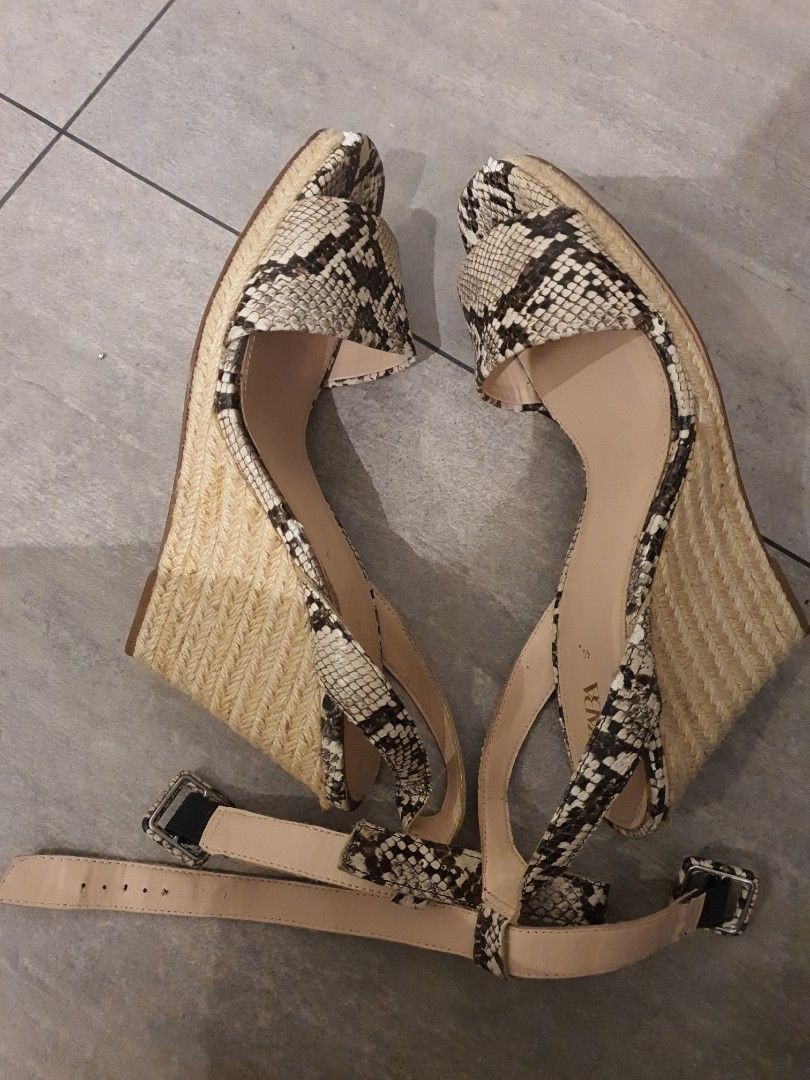 Zara classy snake print wedges, Women's Fashion, Footwear, Wedges on ...