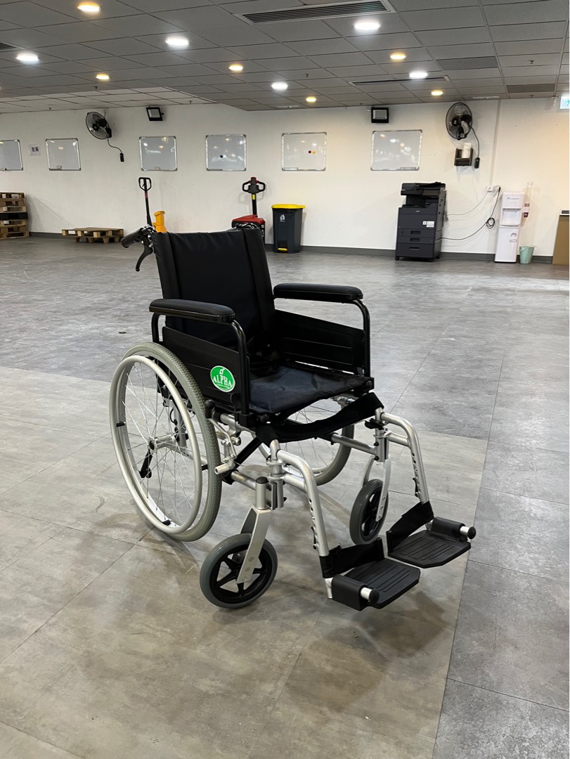 Alpha 輪椅一張, 健康及營養食用品, 輔助和康復輔助, 輔助和康復輔助 - 輪椅 - Carousell