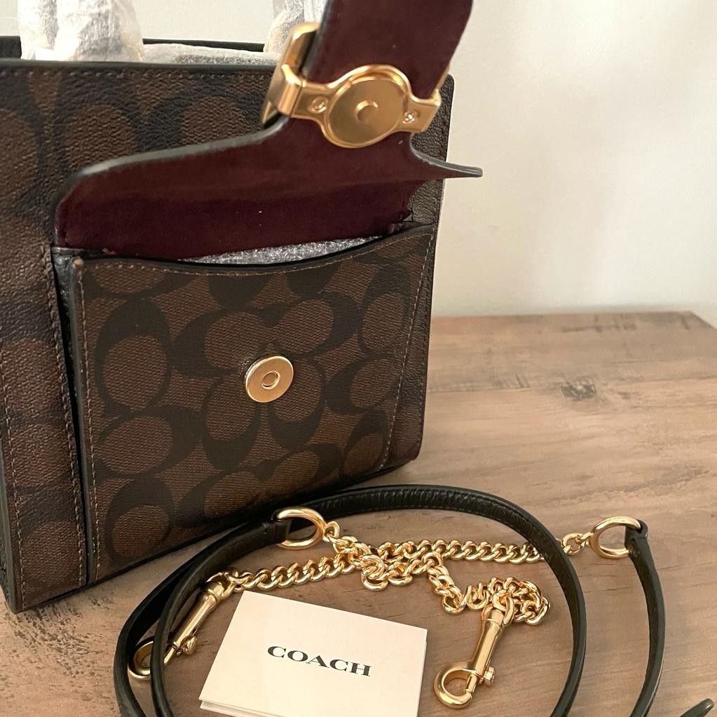 Coach cross bosy bag, Women's Fashion, Bags & Wallets, Cross-body Bags ...