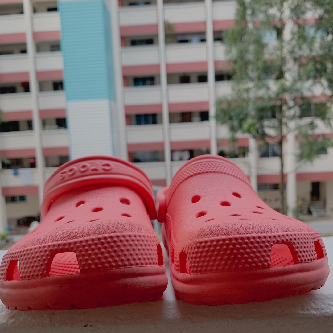 Crocs Coral, Women's Fashion, Footwear, Flipflops and Slides on Carousell