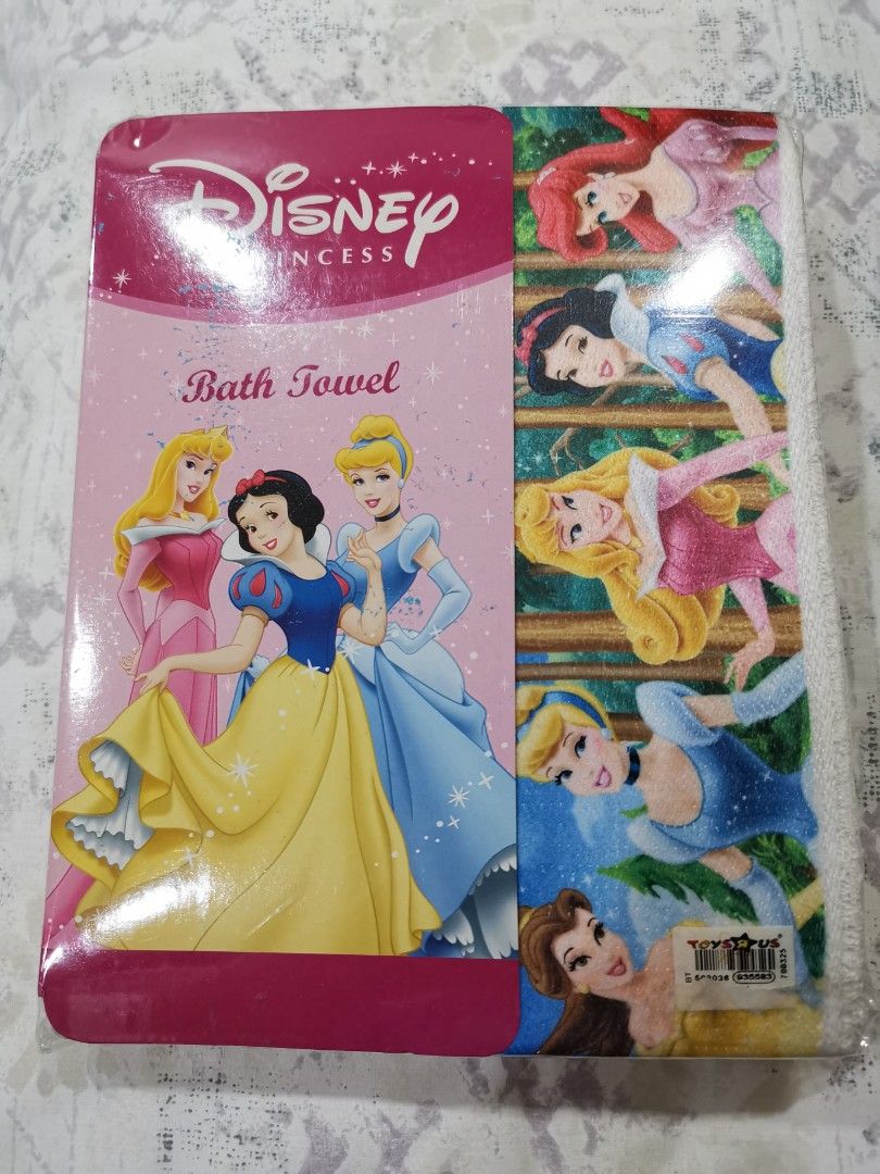 DISNEY PRINCESS BATH TOWEL, Furniture & Home Living, Bedding & Towels ...