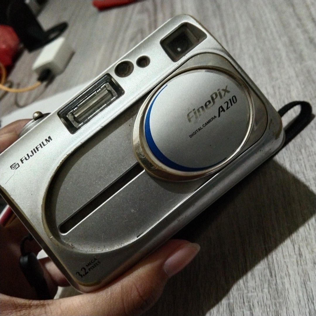 FujiFilm FinePix A210, Photography, Cameras on Carousell