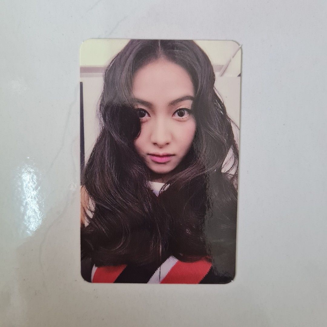 F(X) 4 WALLS: VICTORIA'S photocard, Hobbies & Toys, Memorabilia ...