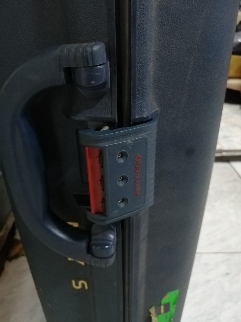 Hard case samsonite with key, Hobbies & Toys, Travel, Luggage on Carousell