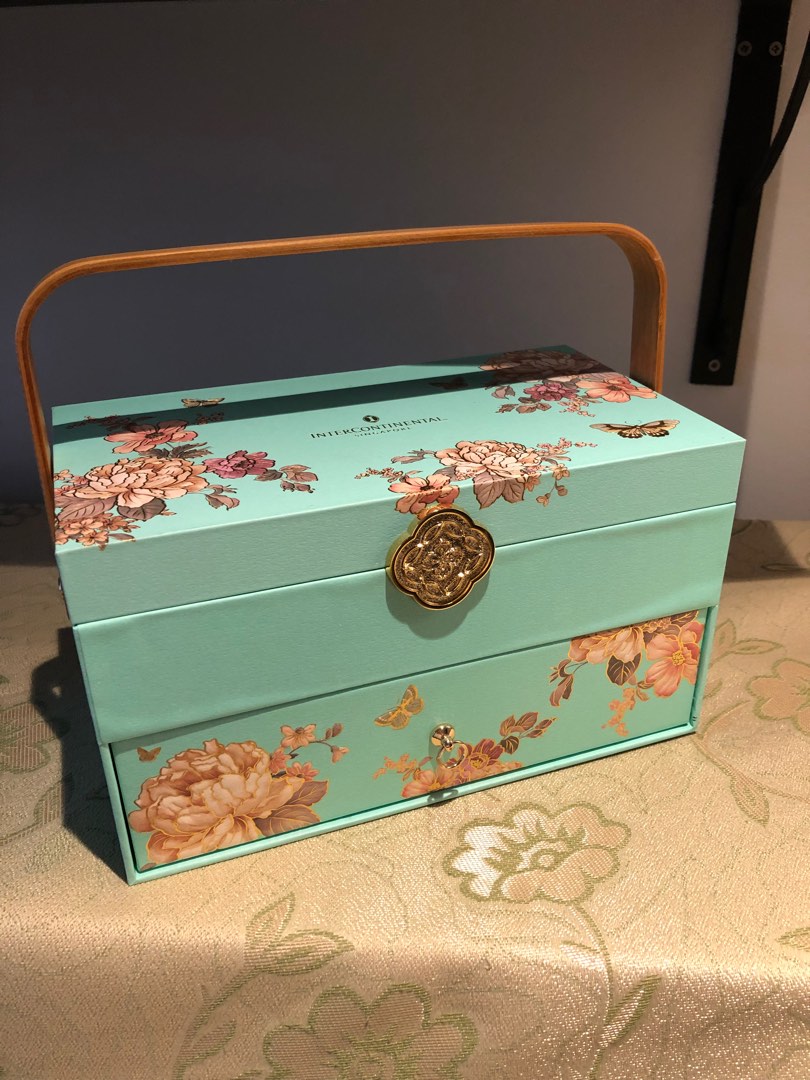 Intercontinental Mooncake box, Furniture & Home Living, Home Decor ...