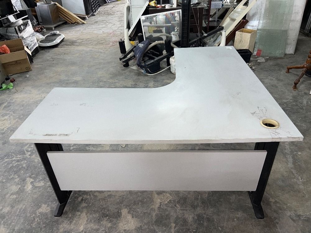 L-Shape Wooden Executive Table White Colour / Meja Eksekutif Kayu ...