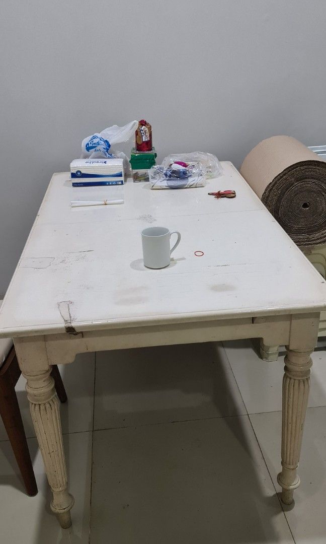 Meja kayu jati nya saja . model jadul bisa ditarik lebih panjang ...