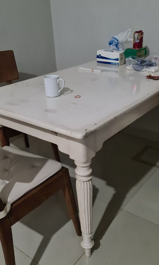 Meja kayu jati nya saja . model jadul bisa ditarik lebih panjang ...