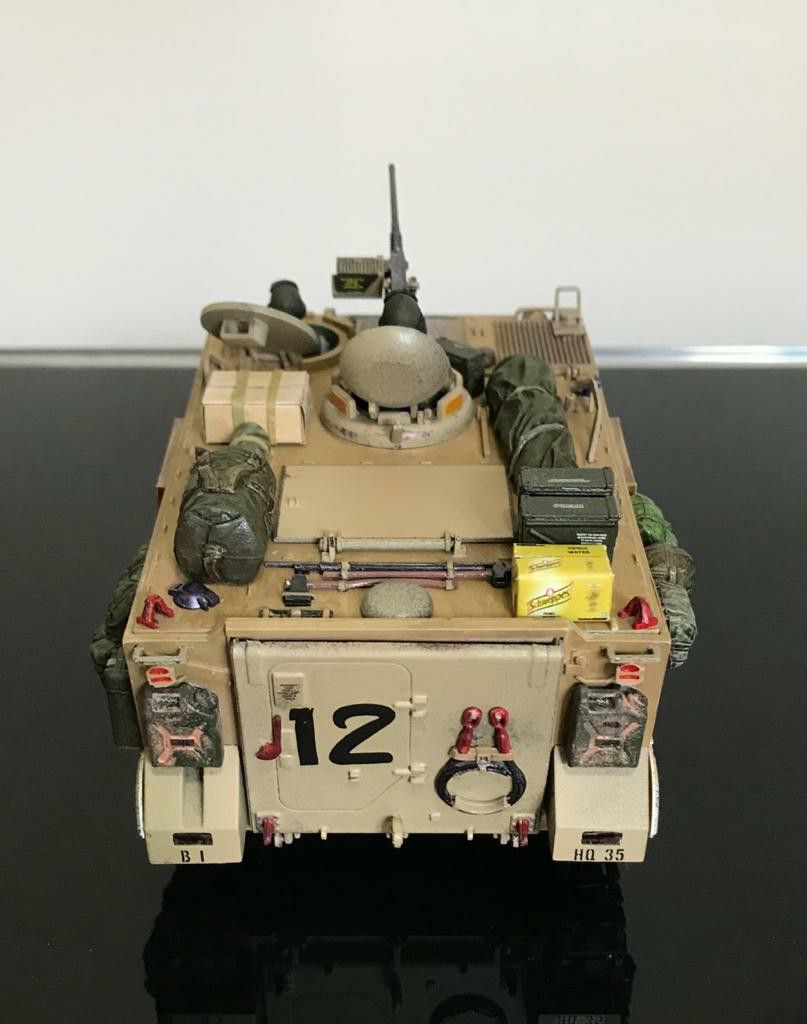 TAMIYA US M113 Armoured Personnel Carrier + 2 APC crew + 4 soldiers ...