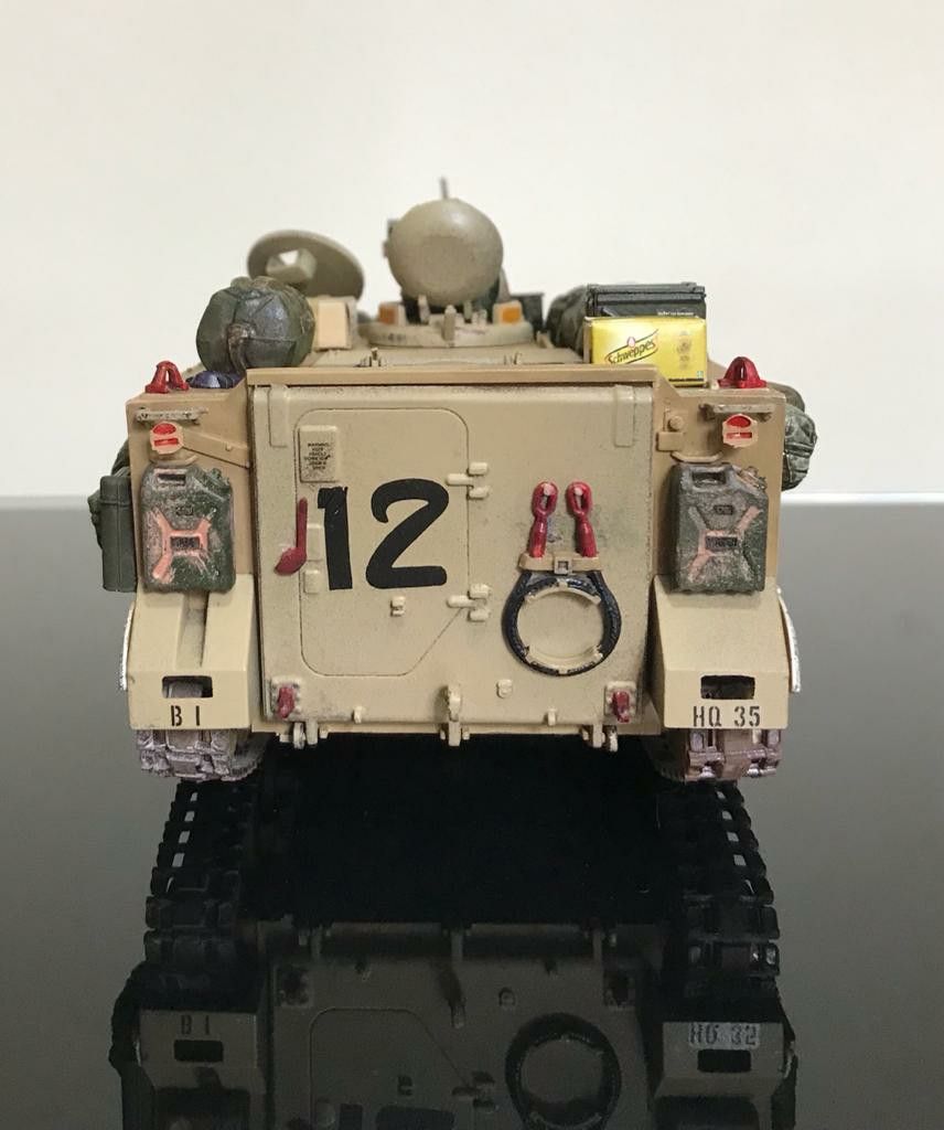 TAMIYA US M113 Armoured Personnel Carrier + 2 APC crew + 4 soldiers ...