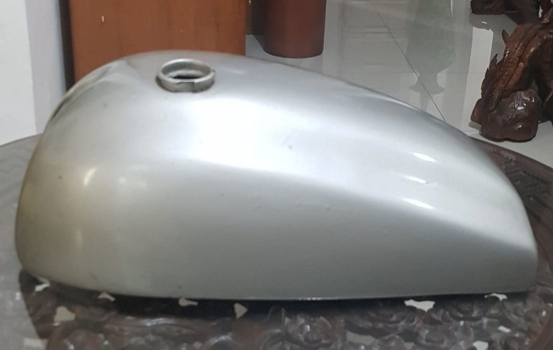 Tangki Motor Inggris, Motor di Carousell