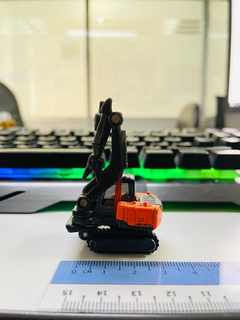 Tomica Hitachi Double Arm Working Machine Astaco, Hobbies & Toys, Toys ...