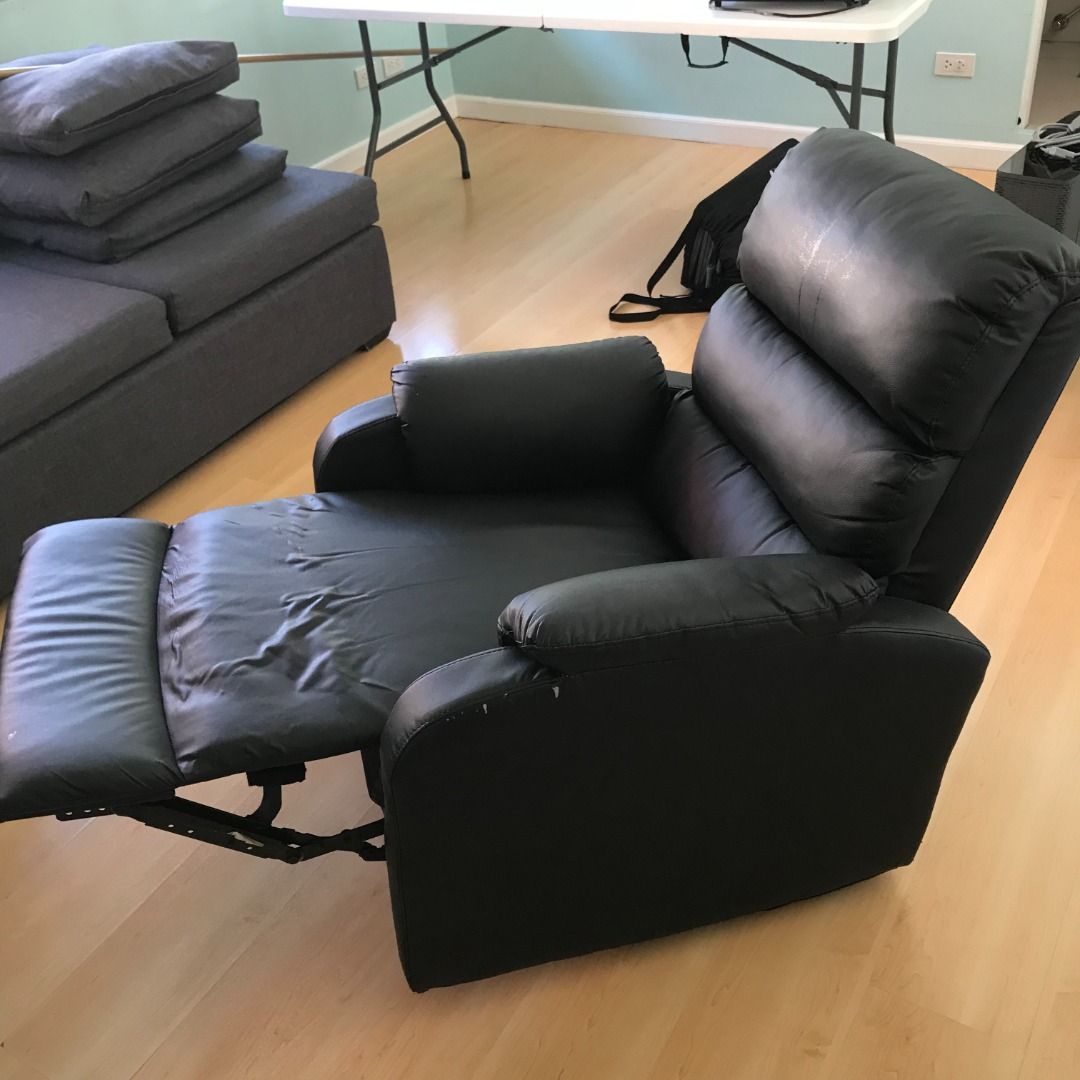 TV chair or napping chair with adjustable leg rest perfect for elderly ...