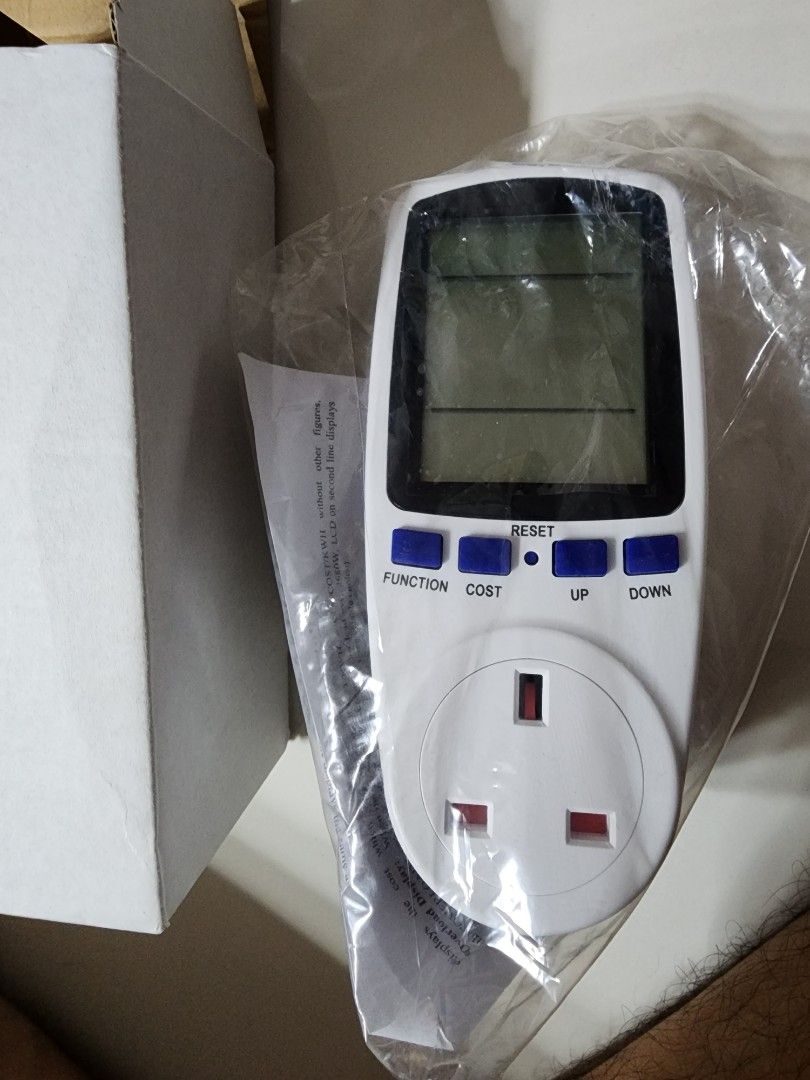 UK Plug socket Power Meter Digital Voltage Wattmeter Energy Electricity ...