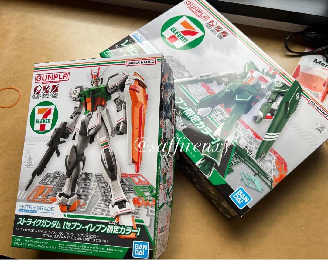 7-11 Limited Colors 1/144 RX-93 nu Gundam [7-Eleven colors] & 1/144 ...