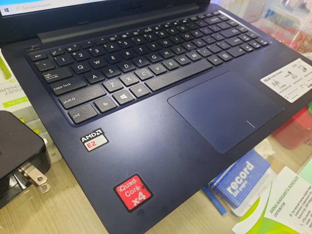ASUS E402w, Computers & Tech, Laptops & Notebooks on Carousell