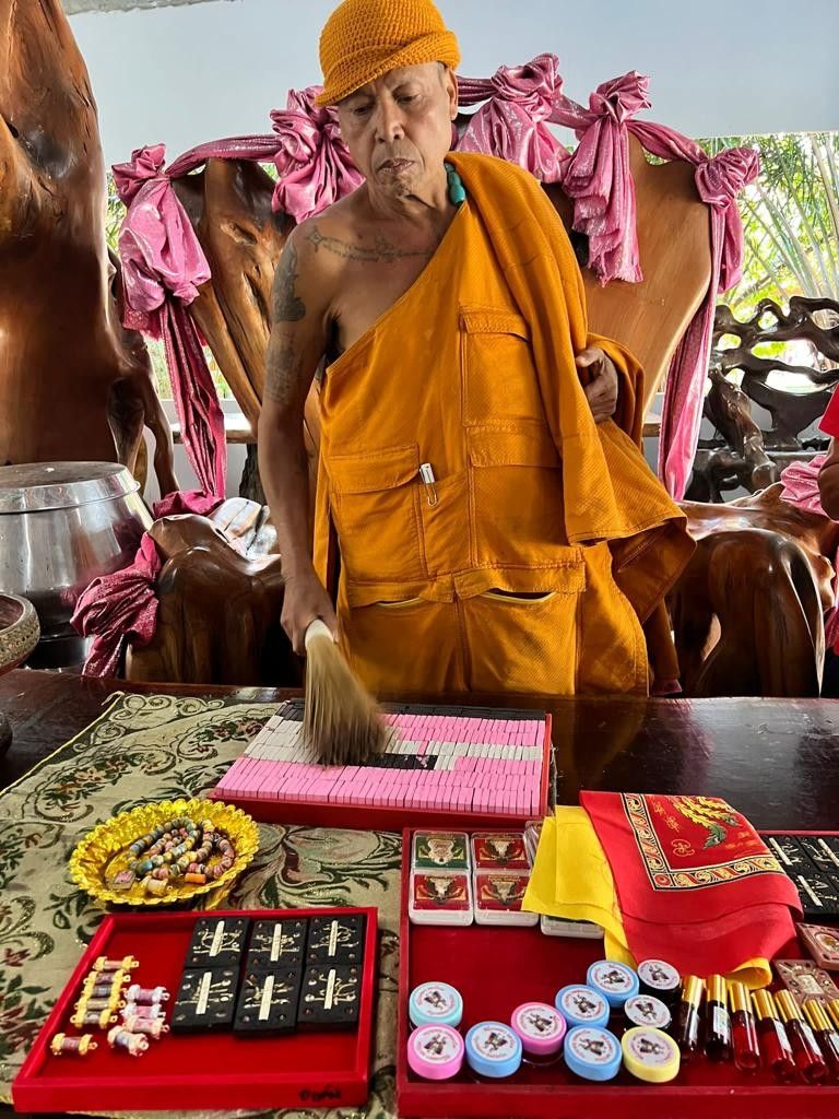 Khun Paen Lang Butterfly - Kruba Krissana Wat Arsom, Hobbies & Toys ...