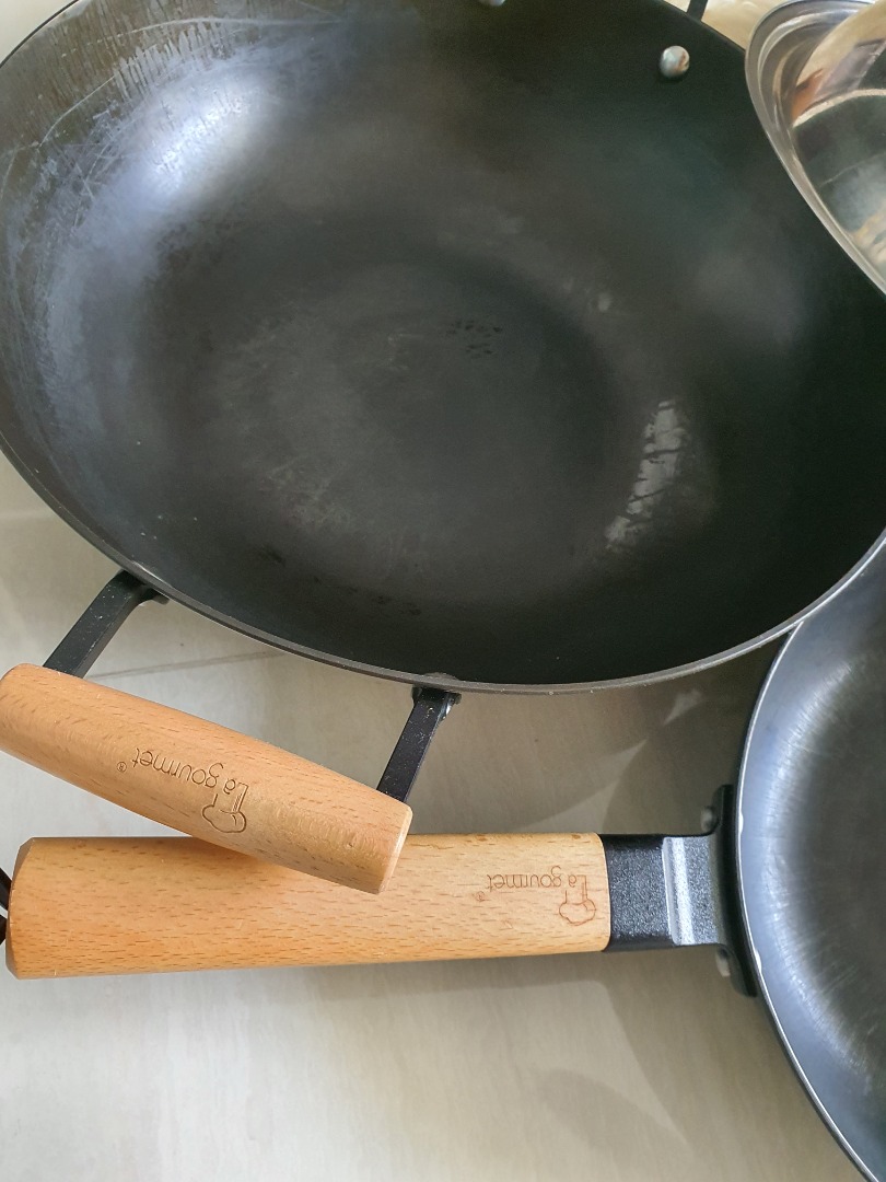 La Gourmet cast iron cookware, Furniture & Home Living, Kitchenware ...