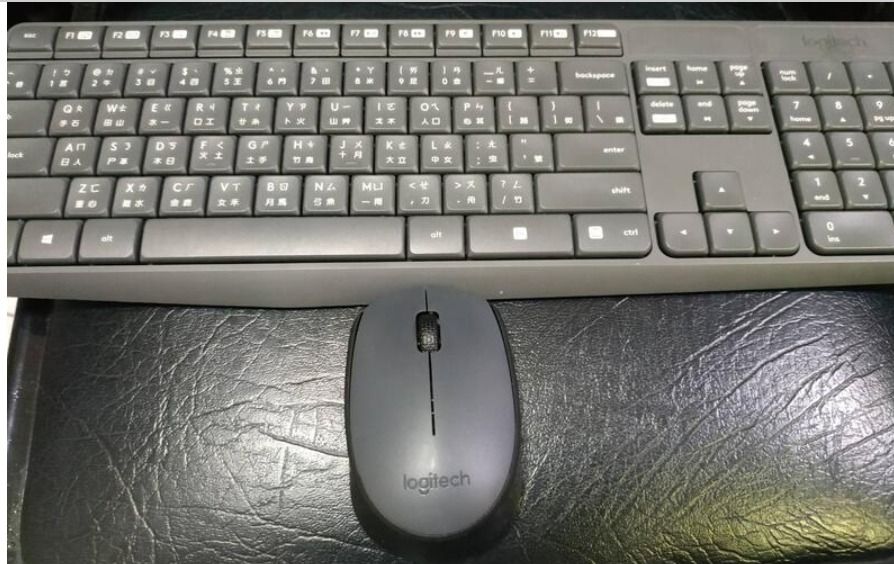 羅技logitech M170滑鼠+K235鍵盤+接受器 無線鍵鼠組 功能正常 近全新 深灰, 電腦及科技產品, 電腦周邊產品, 電腦滑鼠及相關產品在旋轉拍賣