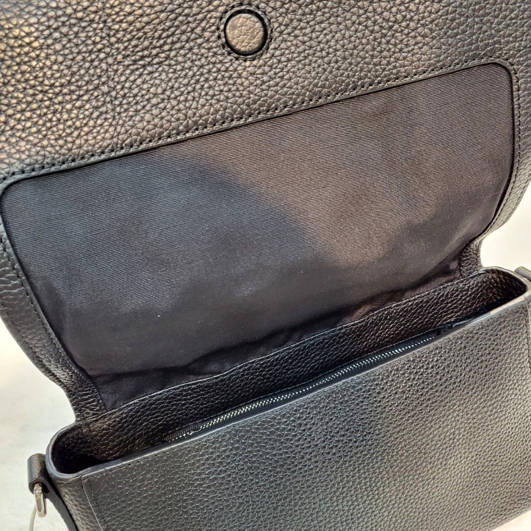 Marc Jacobs Sling Flap, Luxury, Bags & Wallets on Carousell