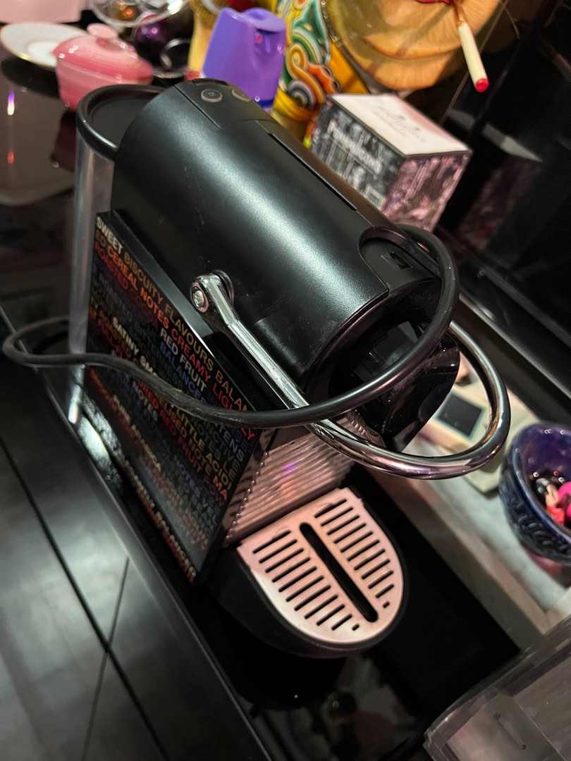 Nespresso Pixie Clips machine, TV & Home Appliances, Kitchen Appliances ...